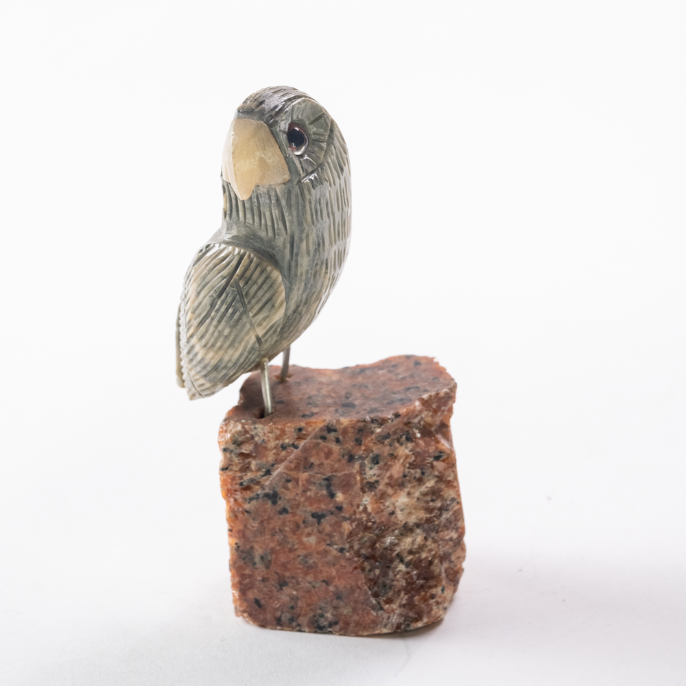 Carved parrot bird figure – carabas